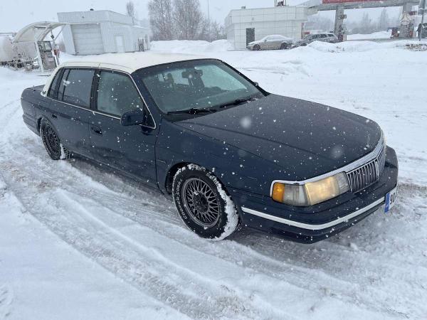 Blue Lincoln Continental 1991 in Telschi, with an engine capacity of 3.80 L and mileage of 198 thousand km for 3490 €, photo 2 on AUTOMOTO.COM.LV