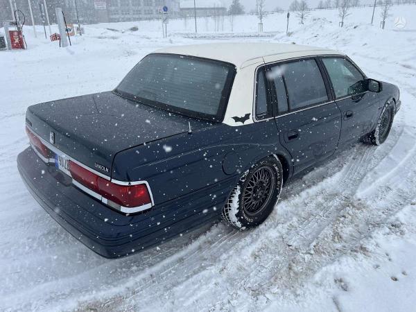 Blue Lincoln Continental 1991 in Telschi, with an engine capacity of 3.80 L and mileage of 198 thousand km for 3490 €, photo 4 on AUTOMOTO.COM.LV