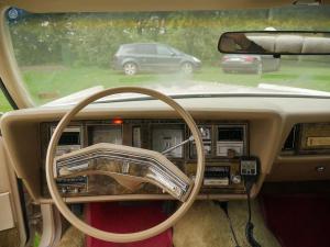 Brūns Lincoln Continental 1978 Viļņa, ar dzinēja tilpumu 7.50 L un nobraukumu 60 tūkst. km par 18000 €, foto 15 vietnē AUTOMOTO.COM.LV