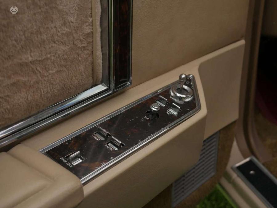 Brūns Lincoln Continental 1978 Viļņa, ar dzinēja tilpumu 7.50 L un nobraukumu 60 tūkst. km par 18000 €, foto 17 vietnē AUTOMOTO.COM.LV