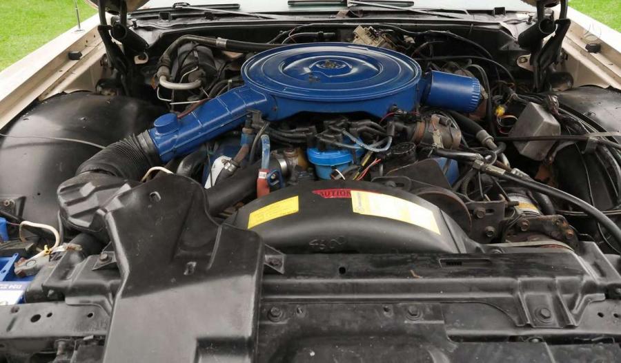 Brūns Lincoln Continental 1978 Viļņa, ar dzinēja tilpumu 7.50 L un nobraukumu 60 tūkst. km par 18000 €, foto 19 vietnē AUTOMOTO.COM.LV