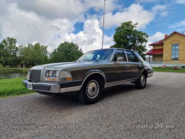 Green Lincoln Continental 1984 in Tallinn, with an engine capacity of 2.40 L and mileage of 198 thousand km for 14999 €, photo 2 on AUTOMOTO.COM.LV