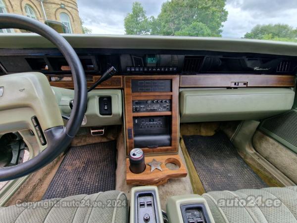 Green Lincoln Continental 1984 in Tallinn, with an engine capacity of 2.40 L and mileage of 198 thousand km for 14999 €, photo 10 on AUTOMOTO.COM.LV