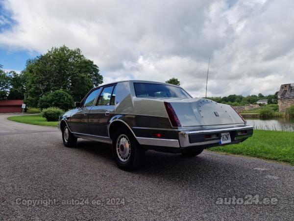 Green Lincoln Continental 1984 in Tallinn, with an engine capacity of 2.40 L and mileage of 198 thousand km for 14999 €, photo 4 on AUTOMOTO.COM.LV