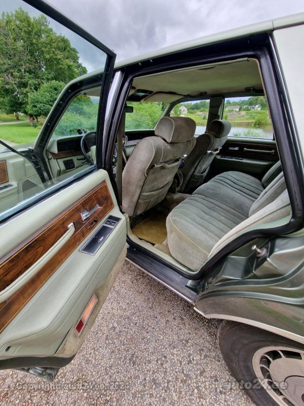 Zaļš Lincoln Continental 1984 Tallina, ar dzinēja tilpumu 2.40 L un nobraukumu 198 tūkst. km par 14999 €, foto 11 vietnē AUTOMOTO.COM.LV
