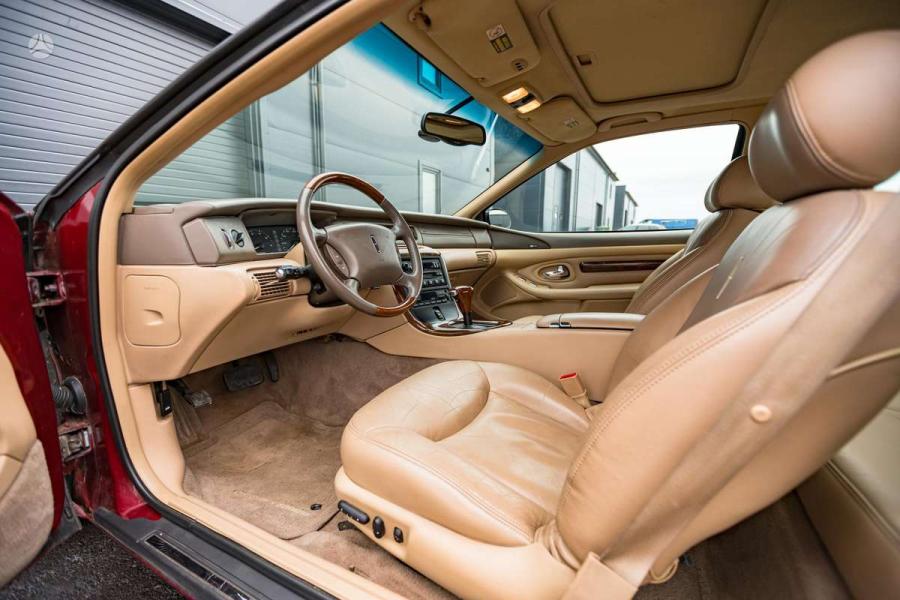 Красный Линкольн Марк 1998 в Клайпеда, объемом двигателя 4.60 л и пробегом 214 тыс. км за 9950 €, фото 10 на AUTOMOTO.COM.LV