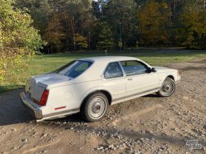 White Lincoln Mark 1990 in Vilnius, with an engine capacity of 5.00 L and mileage of 44 thousand km for 17500 €, photo 13 on AUTOMOTO.COM.LV