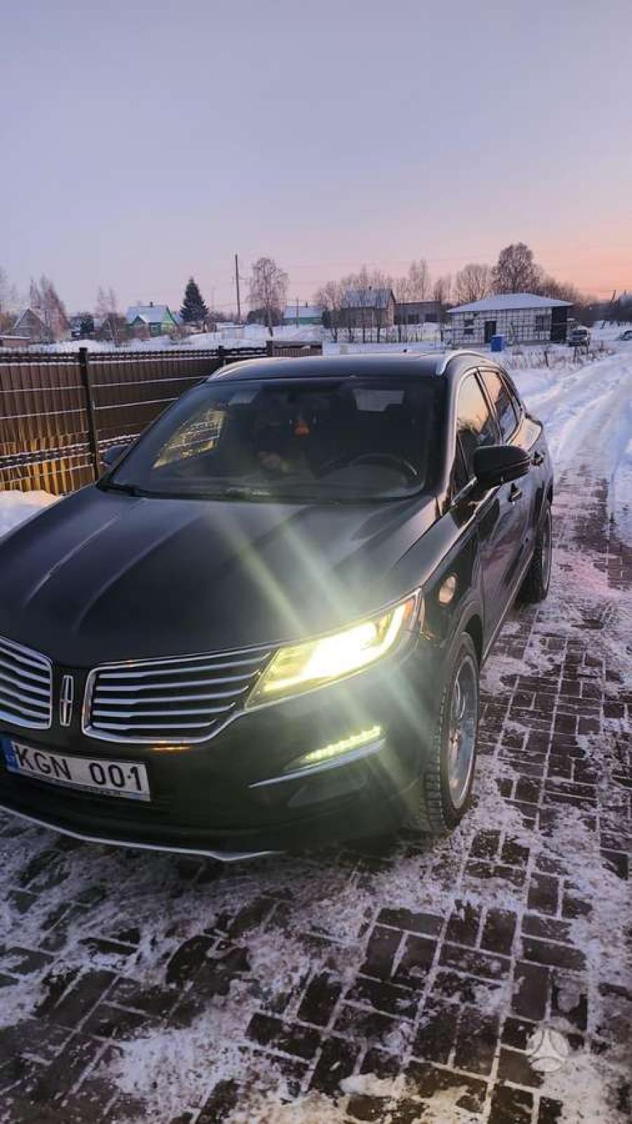 Black Lincoln MKC 2015 in Kaisiadorys, with an engine capacity of 2.00 L and mileage of 111 thousand km for 9700 €, photo 1 on AUTOMOTO.COM.LV