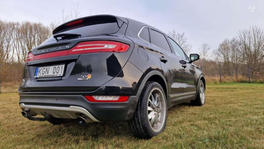 Black Lincoln MKC 2015 in Kaisiadorys, with an engine capacity of 2.00 L and mileage of 111 thousand km for 9700 €, photo 3 on AUTOMOTO.COM.LV