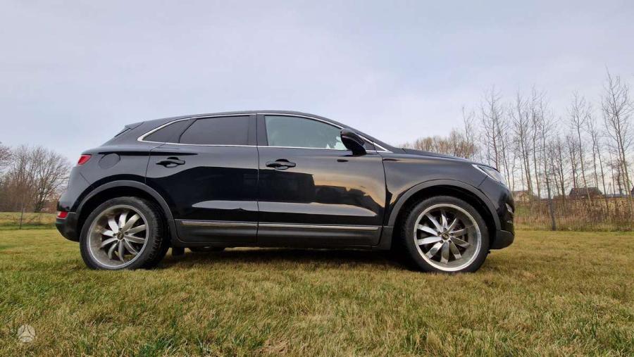 Black Lincoln MKC 2015 in Kaisiadorys, with an engine capacity of 2.00 L and mileage of 111 thousand km for 9700 €, photo 4 on AUTOMOTO.COM.LV