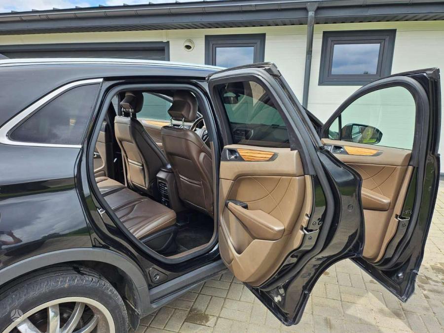 Black Lincoln MKC 2015 in Kaisiadorys, with an engine capacity of 2.00 L and mileage of 126 thousand km for 9500 €, photo 1 on AUTOMOTO.COM.LV