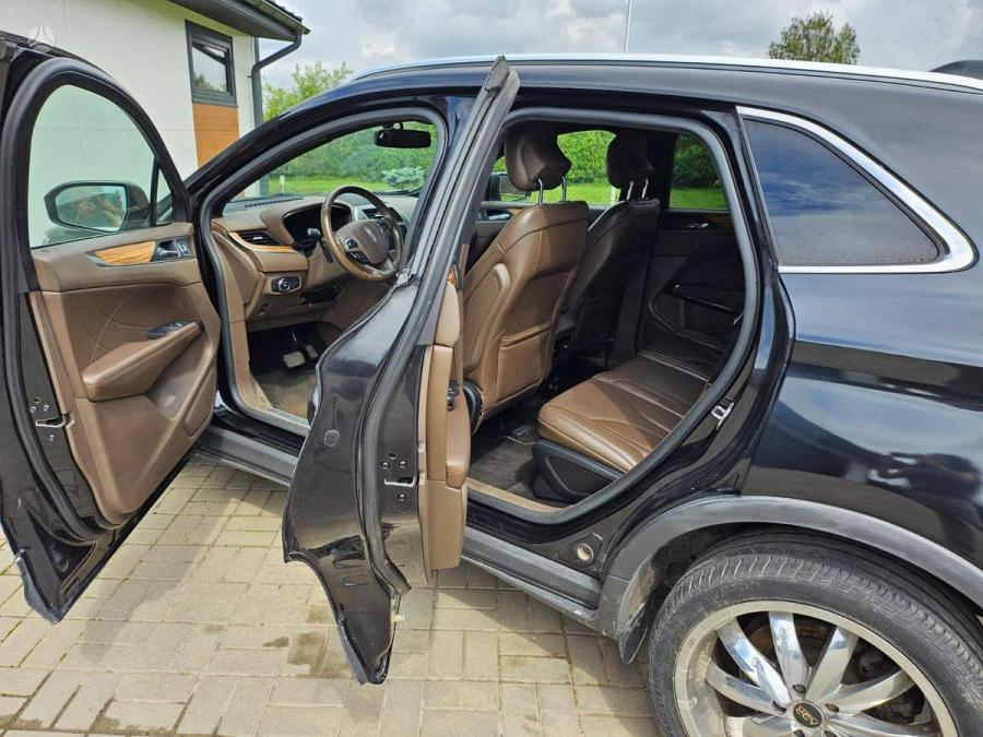 Black Lincoln MKC 2015 in Kaisiadorys, with an engine capacity of 2.00 L and mileage of 126 thousand km for 9500 €, photo 5 on AUTOMOTO.COM.LV