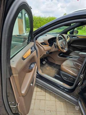 Black Lincoln MKC 2015 in Kaisiadorys, with an engine capacity of 2.00 L and mileage of 126 thousand km for 9500 €, photo 6 on AUTOMOTO.COM.LV