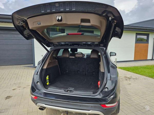 Lincoln MKC 2015 in Kaisiadorys on AUTOMOTO.COM.LV Black Lincoln MKC 2015 in Kaisiadorys, with an engine capacity of 2.00 L and mileage of 126 thousand km for 9500 €, photo 7 on AUTOMOTO.COM.LV