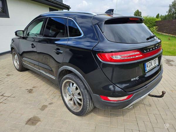 Lincoln MKC 2015 in Kaisiadorys on AUTOMOTO.COM.LV Black Lincoln MKC 2015 in Kaisiadorys, with an engine capacity of 2.00 L and mileage of 126 thousand km for 9500 €, photo 9 on AUTOMOTO.COM.LV