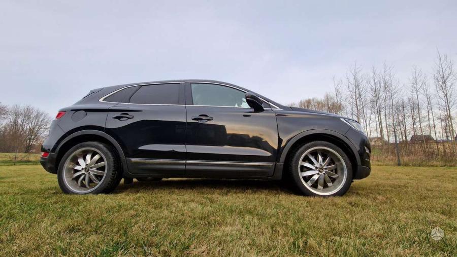 Black Lincoln MKC 2015 in Kaisiadorys, with an engine capacity of 2.00 L and mileage of 126 thousand km for 9500 €, photo 17 on AUTOMOTO.COM.LV