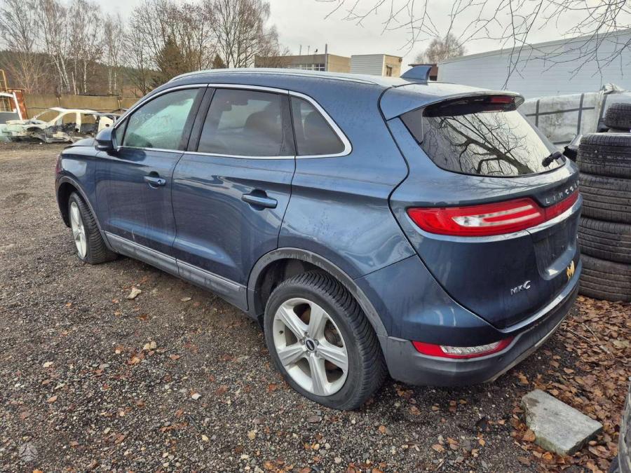 Zils Lincoln MKC 2018 Viļņa, ar dzinēja tilpumu 2.00 L un nobraukumu 126 tūkst. km par 9400 €, foto 1 vietnē AUTOMOTO.COM.LV