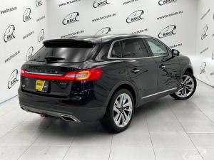 Black Lincoln MKX 2017 in Vilnius, with an engine capacity of 3.73 L and mileage of 168 thousand km for 14900 €, photo 4 on AUTOMOTO.COM.LV