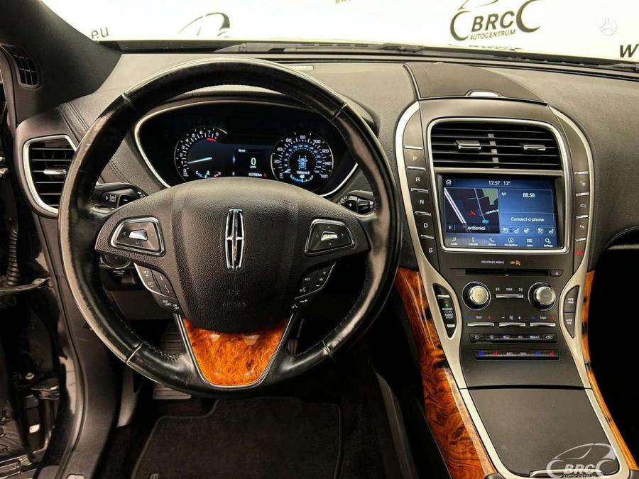 Black Lincoln MKX 2017 in Vilnius, with an engine capacity of 3.73 L and mileage of 168 thousand km for 14900 €, photo 13 on AUTOMOTO.COM.LV