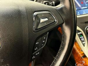 Black Lincoln MKX 2017 in Vilnius, with an engine capacity of 3.73 L and mileage of 168 thousand km for 14900 €, photo 15 on AUTOMOTO.COM.LV
