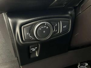 Black Lincoln MKX 2017 in Vilnius, with an engine capacity of 3.73 L and mileage of 168 thousand km for 14900 €, photo 16 on AUTOMOTO.COM.LV