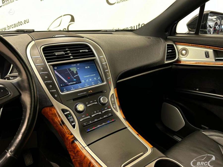 Black Lincoln MKX 2017 in Vilnius, with an engine capacity of 3.73 L and mileage of 168 thousand km for 14900 €, photo 19 on AUTOMOTO.COM.LV