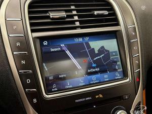 Black Lincoln MKX 2017 in Vilnius, with an engine capacity of 3.73 L and mileage of 168 thousand km for 14900 €, photo 26 on AUTOMOTO.COM.LV