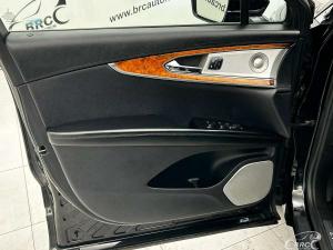 Black Lincoln MKX 2017 in Vilnius, with an engine capacity of 3.73 L and mileage of 168 thousand km for 14900 €, photo 29 on AUTOMOTO.COM.LV