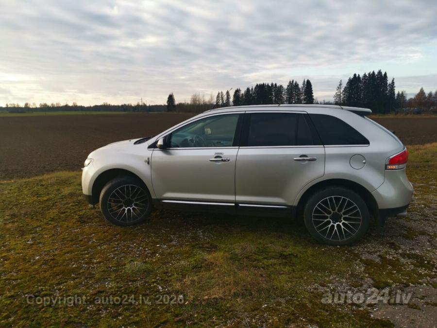 Grey Lincoln MKX 2011 in Jogeva, with an engine capacity of 3.70 L and mileage of 250 thousand km for 7800 €, photo 1 on AUTOMOTO.COM.LV
