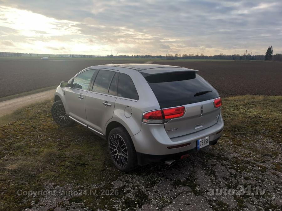 Grey Lincoln MKX 2011 in Jogeva, with an engine capacity of 3.70 L and mileage of 250 thousand km for 7800 €, photo 3 on AUTOMOTO.COM.LV