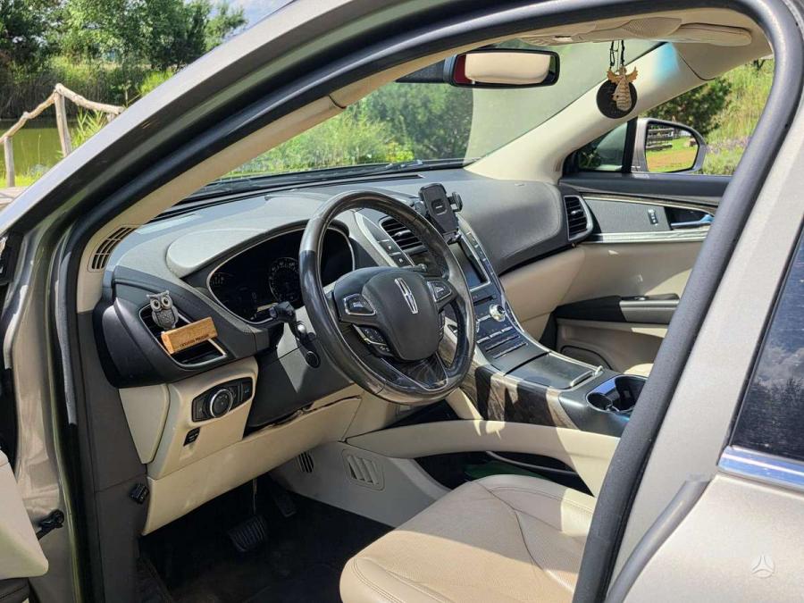 Grey Lincoln MKX 2017 in Vilnius, with an engine capacity of 3.73 L and mileage of 83 thousand km for 17000 €, photo 9 on AUTOMOTO.COM.LV