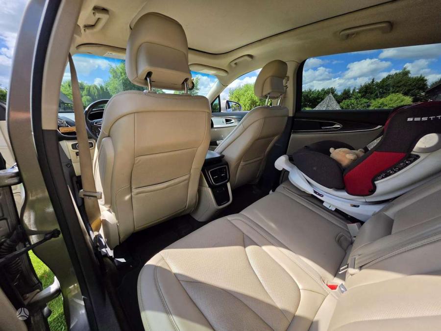 Grey Lincoln MKX 2017 in Vilnius, with an engine capacity of 3.73 L and mileage of 83 thousand km for 17000 €, photo 14 on AUTOMOTO.COM.LV