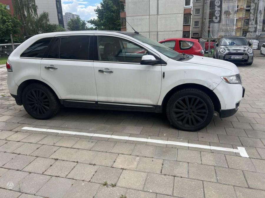 Balts Lincoln MKX 2012 Viļņa, ar dzinēja tilpumu 3.70 L un nobraukumu 278 tūkst. km par 2600 €, foto 4 vietnē AUTOMOTO.COM.LV