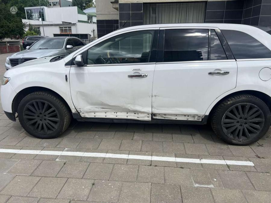 Balts Lincoln MKX 2012 Viļņa, ar dzinēja tilpumu 3.70 L un nobraukumu 278 tūkst. km par 2600 €, foto 5 vietnē AUTOMOTO.COM.LV