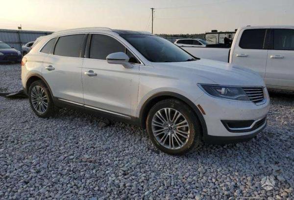 White Lincoln MKX 2016 in Vilnius, with an engine capacity of 3.73 L and mileage of 160 thousand km for 16900 €, photo 1 on AUTOMOTO.COM.LV