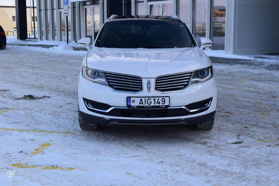 White Lincoln MKX 2018 in Vilnius, with an engine capacity of 3.73 L and mileage of 128 thousand km for 17500 €, photo 2 on AUTOMOTO.COM.LV