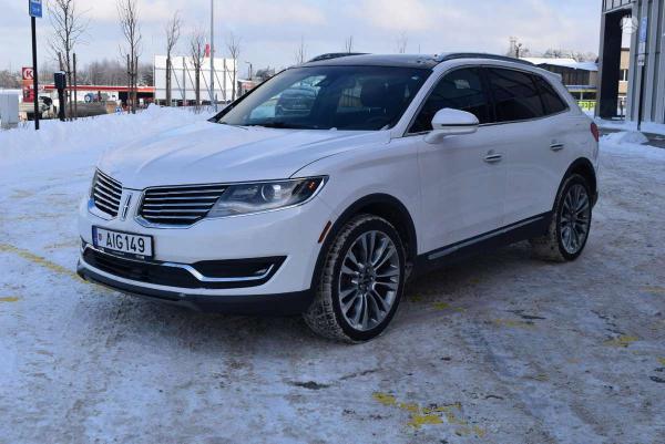 White Lincoln MKX 2018 in Vilnius, with an engine capacity of 3.73 L and mileage of 128 thousand km for 17500 €, photo 3 on AUTOMOTO.COM.LV