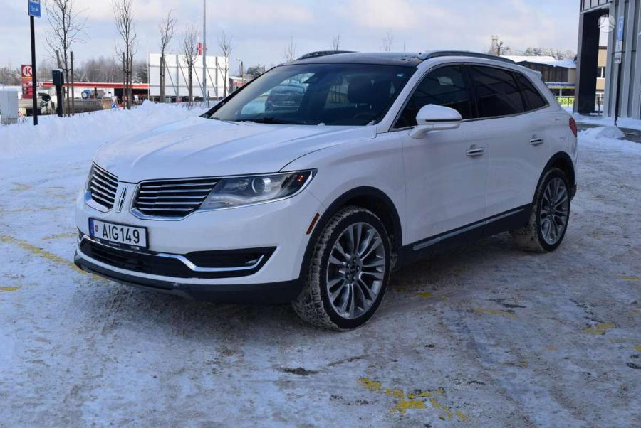 White Lincoln MKX 2018 in Vilnius, with an engine capacity of 3.73 L and mileage of 128 thousand km for 17500 €, photo 3 on AUTOMOTO.COM.LV