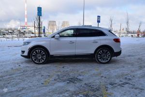 White Lincoln MKX 2018 in Vilnius, with an engine capacity of 3.73 L and mileage of 128 thousand km for 17500 €, photo 4 on AUTOMOTO.COM.LV