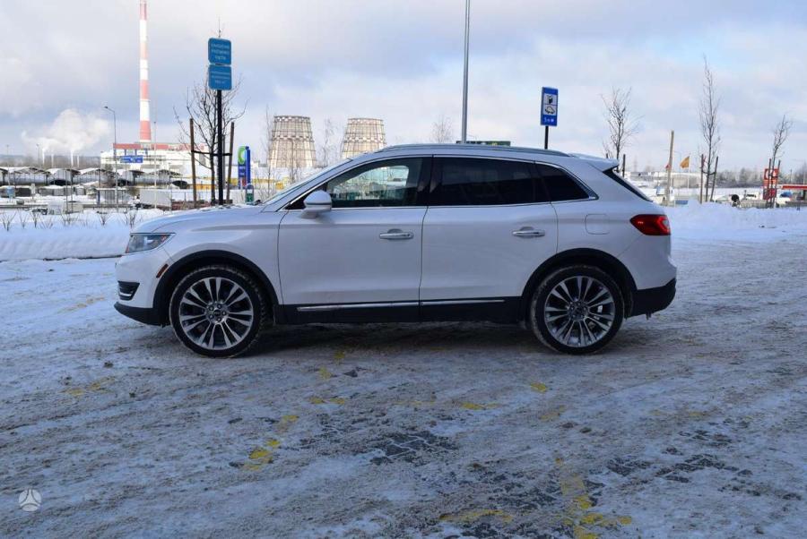 White Lincoln MKX 2018 in Vilnius, with an engine capacity of 3.73 L and mileage of 128 thousand km for 17500 €, photo 4 on AUTOMOTO.COM.LV