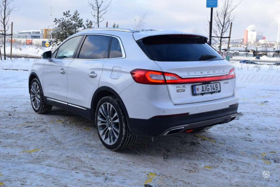 White Lincoln MKX 2018 in Vilnius, with an engine capacity of 3.73 L and mileage of 128 thousand km for 17500 €, photo 5 on AUTOMOTO.COM.LV