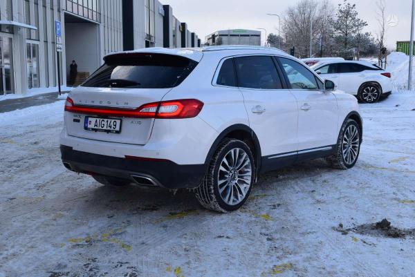 White Lincoln MKX 2018 in Vilnius, with an engine capacity of 3.73 L and mileage of 128 thousand km for 17500 €, photo 7 on AUTOMOTO.COM.LV