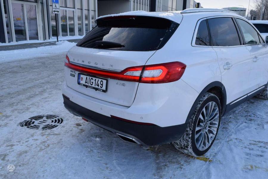 White Lincoln MKX 2018 in Vilnius, with an engine capacity of 3.73 L and mileage of 128 thousand km for 17500 €, photo 28 on AUTOMOTO.COM.LV