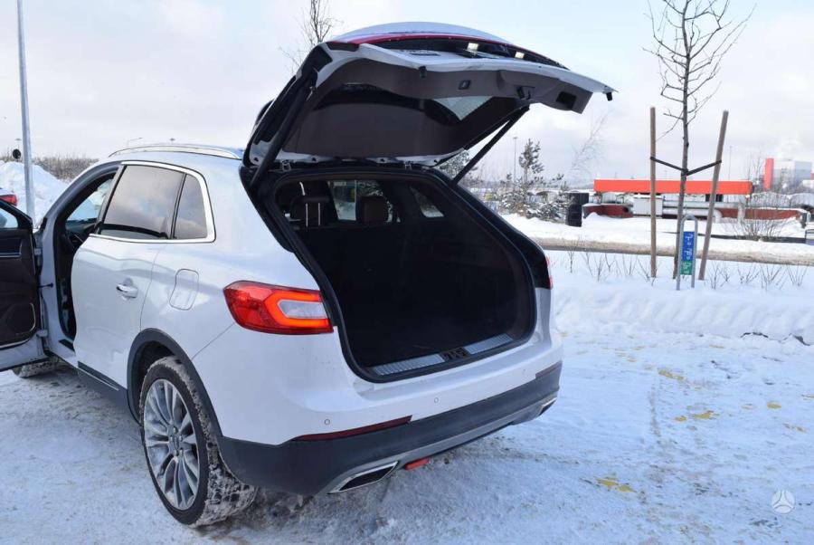 White Lincoln MKX 2018 in Vilnius, with an engine capacity of 3.73 L and mileage of 128 thousand km for 17500 €, photo 30 on AUTOMOTO.COM.LV
