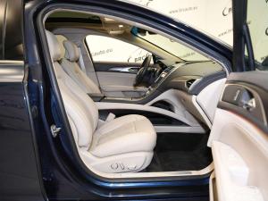 Blue Lincoln MKZ 2017 in Vilnius, with an engine capacity of 2.00 L and mileage of 230 thousand km for 8990 €, photo 6 on AUTOMOTO.COM.LV