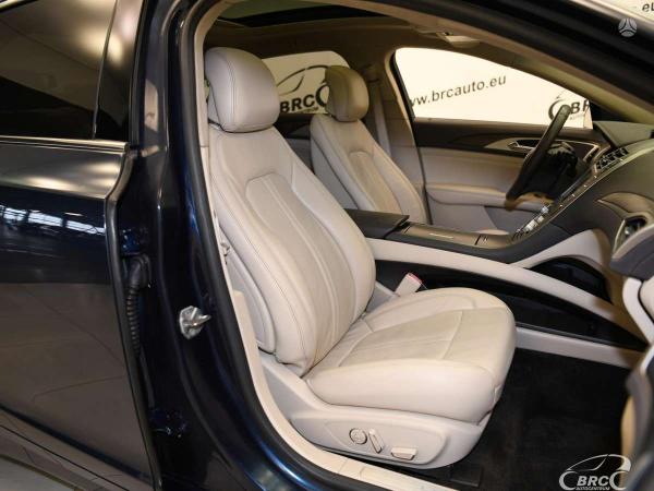 Blue Lincoln MKZ 2017 in Vilnius, with an engine capacity of 2.00 L and mileage of 230 thousand km for 8990 €, photo 8 on AUTOMOTO.COM.LV
