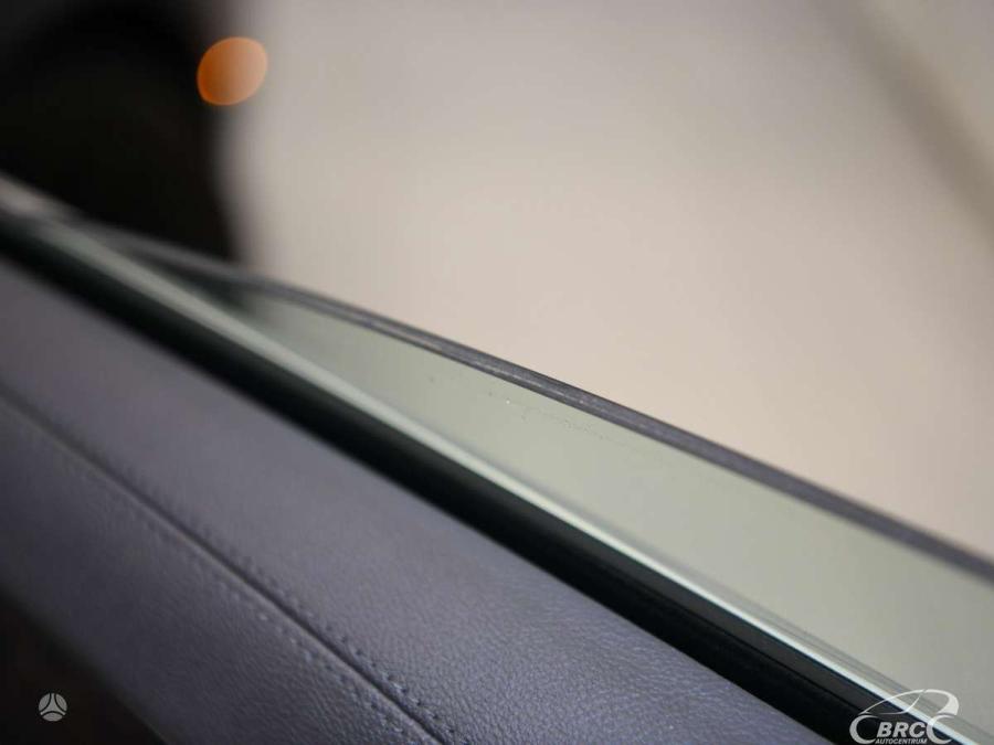 Blue Lincoln MKZ 2017 in Vilnius, with an engine capacity of 2.00 L and mileage of 230 thousand km for 8990 €, photo 12 on AUTOMOTO.COM.LV