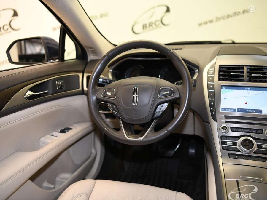 Blue Lincoln MKZ 2017 in Vilnius, with an engine capacity of 2.00 L and mileage of 230 thousand km for 8990 €, photo 18 on AUTOMOTO.COM.LV