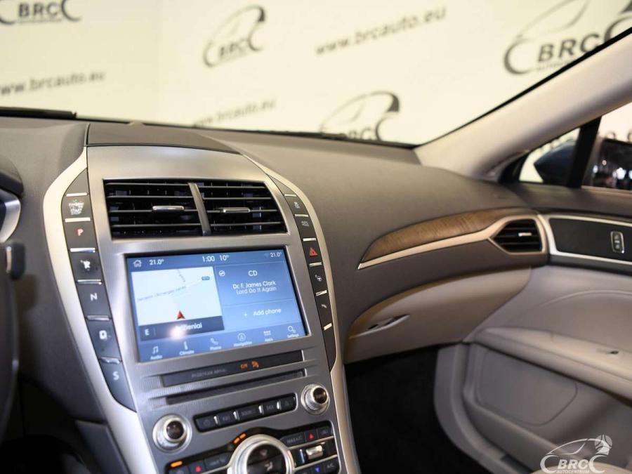 Blue Lincoln MKZ 2017 in Vilnius, with an engine capacity of 2.00 L and mileage of 230 thousand km for 8990 €, photo 29 on AUTOMOTO.COM.LV