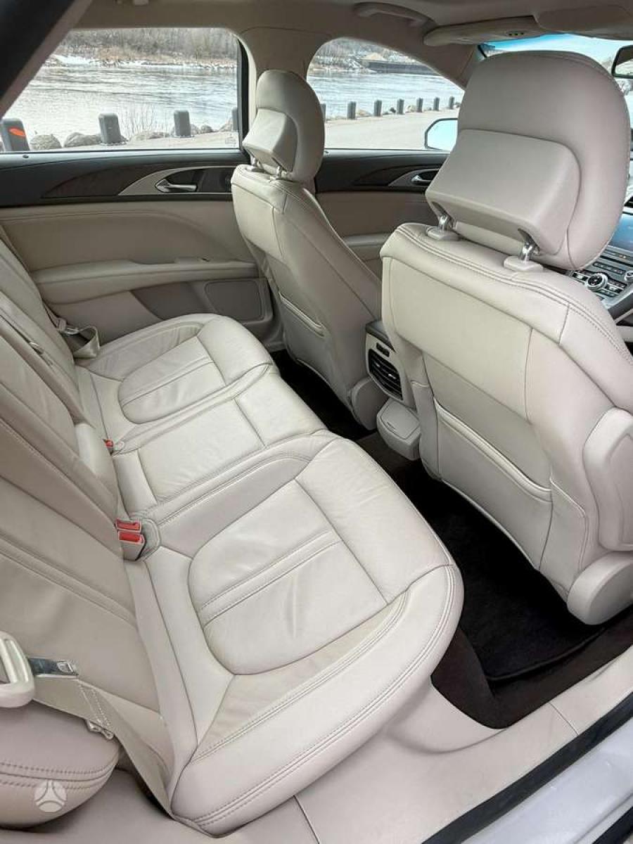 Balts Lincoln MKZ 2019 Kauņa, ar dzinēja tilpumu 2.00 L un nobraukumu 74 tūkst. km par 15000 €, foto 7 vietnē AUTOMOTO.COM.LV